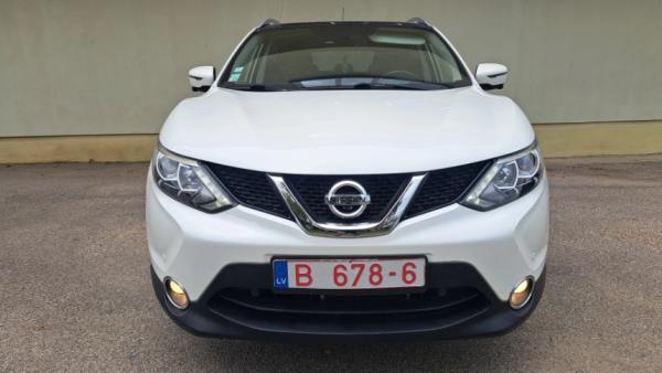 White Nissan Qashqai 2016 in Riga, with an engine capacity of 1.60 L and mileage of 189 thousand km for 10550 €, photo 2 on AUTOMOTO.COM.LV