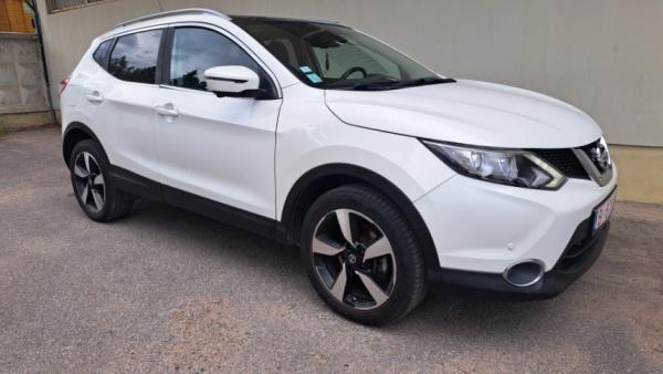 White Nissan Qashqai 2016 in Riga, with an engine capacity of 1.60 L and mileage of 189 thousand km for 10550 €, photo 6 on AUTOMOTO.COM.LV
