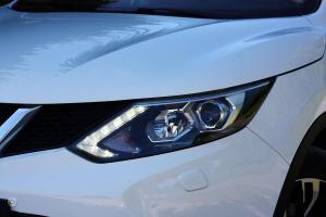 White Nissan Qashqai 2016 in Kretinga, with an engine capacity of 1.20 L and mileage of 123 thousand km for 9199 €, photo 4 on AUTOMOTO.COM.LV