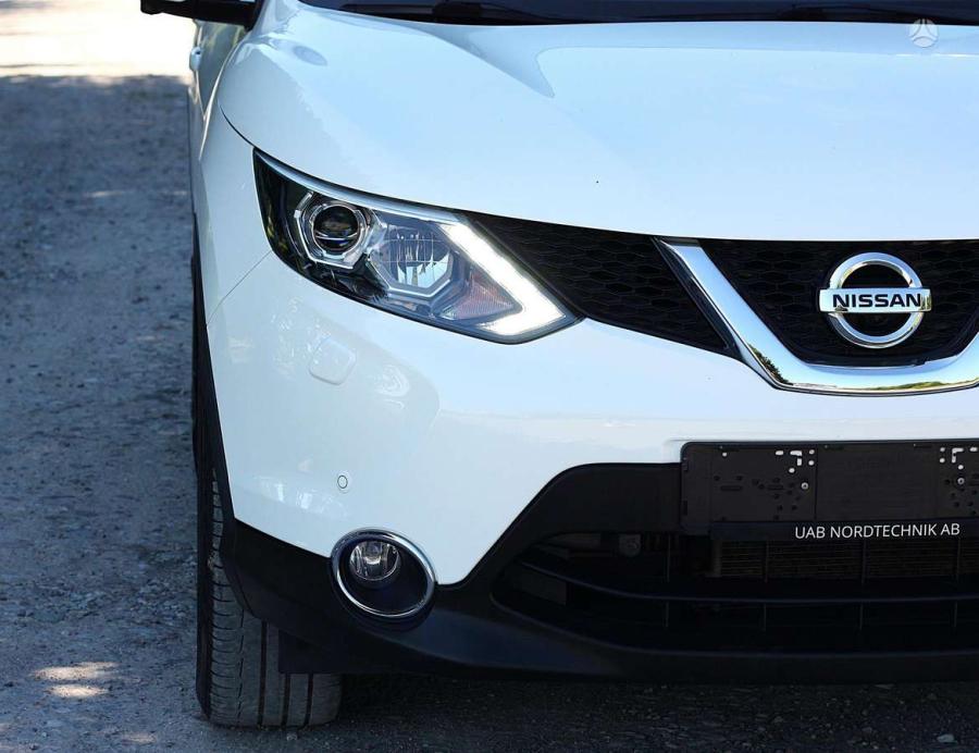 White Nissan Qashqai 2016 in Kretinga, with an engine capacity of 1.20 L and mileage of 123 thousand km for 9199 €, photo 5 on AUTOMOTO.COM.LV
