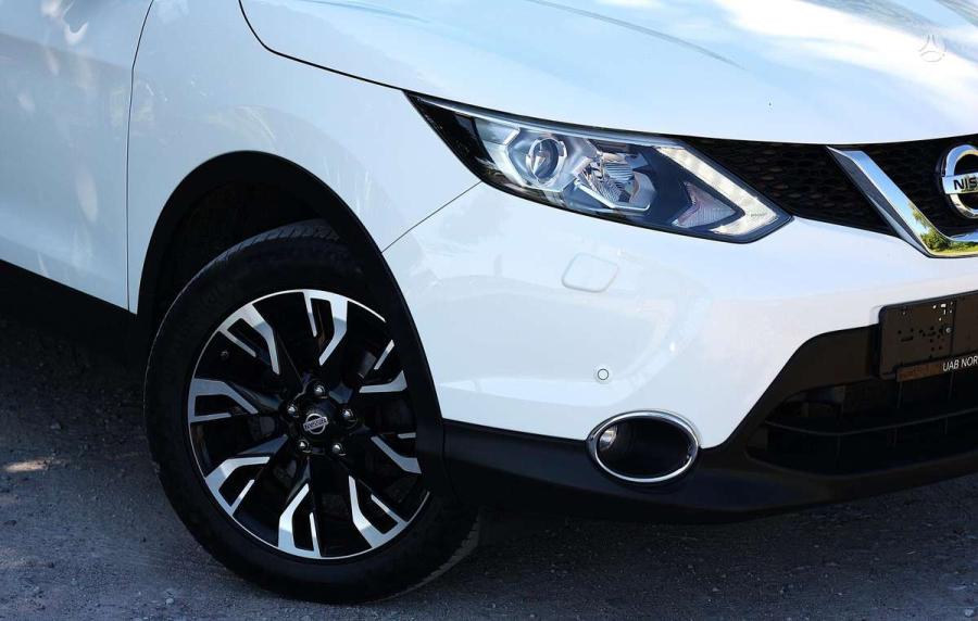 White Nissan Qashqai 2016 in Kretinga, with an engine capacity of 1.20 L and mileage of 123 thousand km for 9199 €, photo 11 on AUTOMOTO.COM.LV