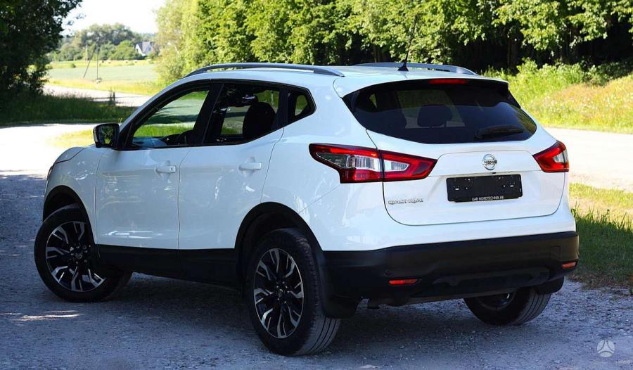 White Nissan Qashqai 2016 in Kretinga, with an engine capacity of 1.20 L and mileage of 123 thousand km for 9199 €, photo 15 on AUTOMOTO.COM.LV