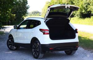 White Nissan Qashqai 2016 in Kretinga, with an engine capacity of 1.20 L and mileage of 123 thousand km for 9199 €, photo 19 on AUTOMOTO.COM.LV
