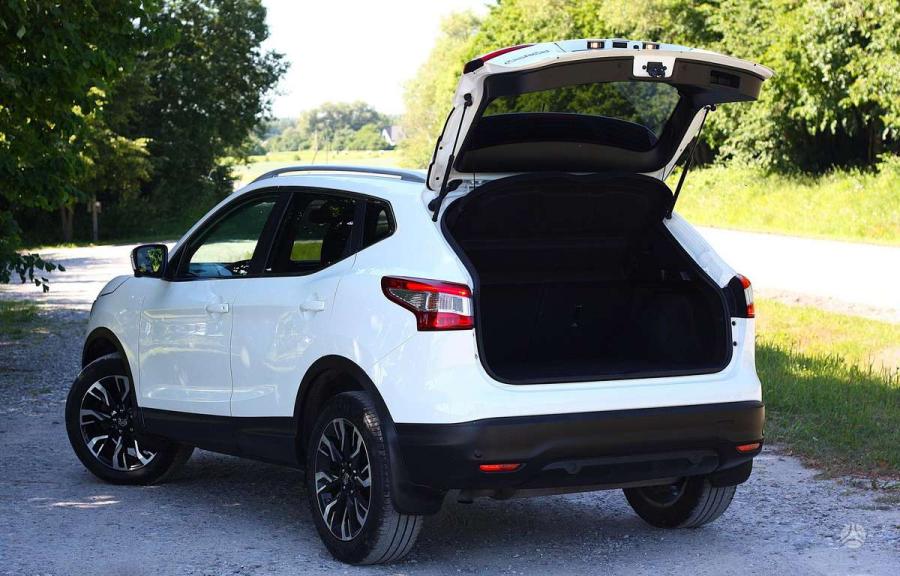 White Nissan Qashqai 2016 in Kretinga, with an engine capacity of 1.20 L and mileage of 123 thousand km for 9199 €, photo 19 on AUTOMOTO.COM.LV