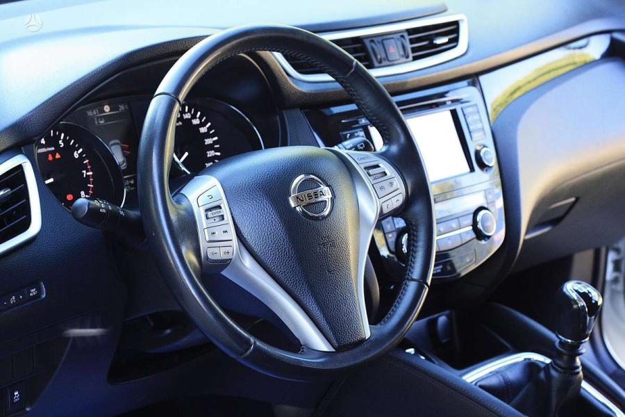 White Nissan Qashqai 2016 in Kretinga, with an engine capacity of 1.20 L and mileage of 123 thousand km for 9199 €, photo 25 on AUTOMOTO.COM.LV