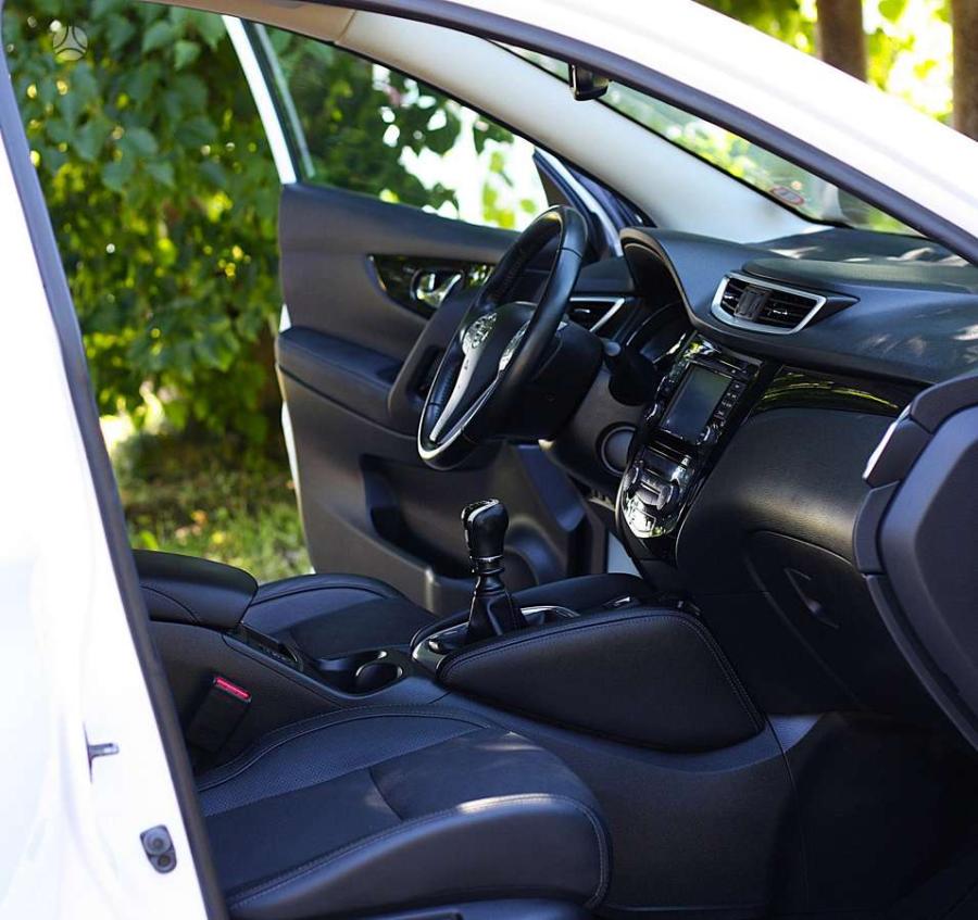 White Nissan Qashqai 2016 in Kretinga, with an engine capacity of 1.20 L and mileage of 123 thousand km for 9199 €, photo 41 on AUTOMOTO.COM.LV