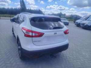 White Nissan Qashqai 2016 in Taurage, with an engine capacity of 1.46 L and mileage of 260 thousand km for 7700 €, photo 5 on AUTOMOTO.COM.LV