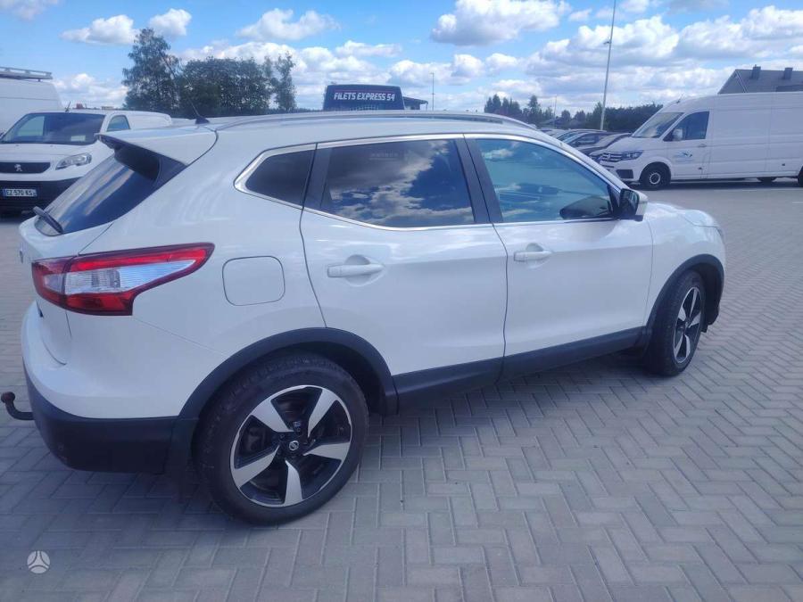 White Nissan Qashqai 2016 in Taurage, with an engine capacity of 1.46 L and mileage of 260 thousand km for 7700 €, photo 6 on AUTOMOTO.COM.LV