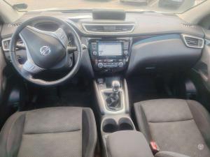 White Nissan Qashqai 2016 in Taurage, with an engine capacity of 1.46 L and mileage of 260 thousand km for 7700 €, photo 11 on AUTOMOTO.COM.LV