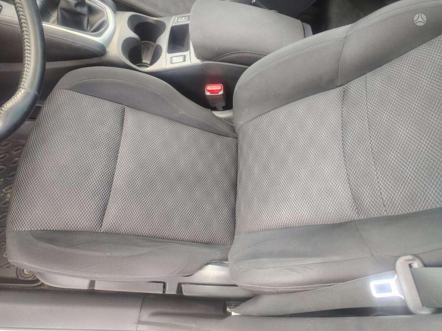 White Nissan Qashqai 2016 in Taurage, with an engine capacity of 1.46 L and mileage of 260 thousand km for 7700 €, photo 12 on AUTOMOTO.COM.LV