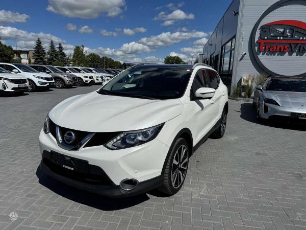White Nissan Qashqai 2016 in Telschi, with an engine capacity of 1.60 L and mileage of 202 thousand km for 7700 €, photo 1 on AUTOMOTO.COM.LV