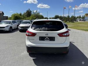 White Nissan Qashqai 2016 in Telschi, with an engine capacity of 1.60 L and mileage of 202 thousand km for 7700 €, photo 6 on AUTOMOTO.COM.LV
