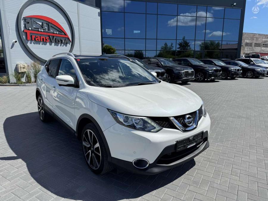White Nissan Qashqai 2016 in Telschi, with an engine capacity of 1.60 L and mileage of 202 thousand km for 7700 €, photo 10 on AUTOMOTO.COM.LV