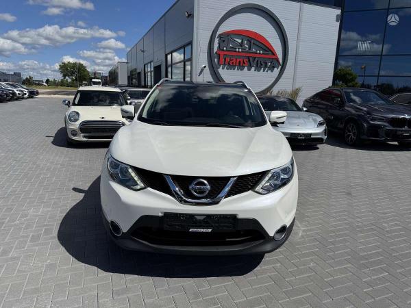 White Nissan Qashqai 2016 in Telschi, with an engine capacity of 1.60 L and mileage of 202 thousand km for 7700 €, photo 10 on AUTOMOTO.COM.LV