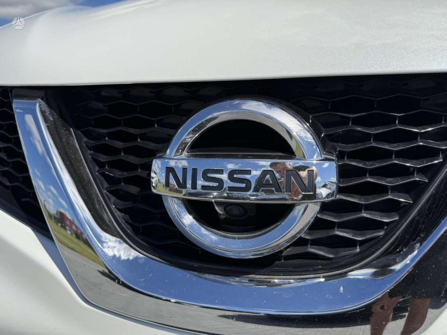 White Nissan Qashqai 2016 in Telschi, with an engine capacity of 1.60 L and mileage of 202 thousand km for 7700 €, photo 13 on AUTOMOTO.COM.LV