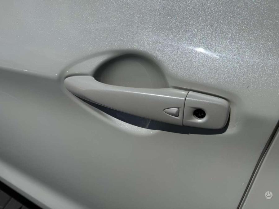 White Nissan Qashqai 2016 in Telschi, with an engine capacity of 1.60 L and mileage of 202 thousand km for 7700 €, photo 14 on AUTOMOTO.COM.LV