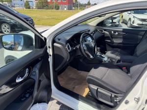 White Nissan Qashqai 2016 in Telschi, with an engine capacity of 1.60 L and mileage of 202 thousand km for 7700 €, photo 20 on AUTOMOTO.COM.LV