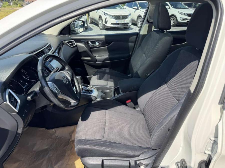 White Nissan Qashqai 2016 in Telschi, with an engine capacity of 1.60 L and mileage of 202 thousand km for 7700 €, photo 21 on AUTOMOTO.COM.LV