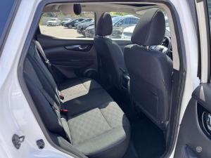White Nissan Qashqai 2016 in Telschi, with an engine capacity of 1.60 L and mileage of 202 thousand km for 7700 €, photo 26 on AUTOMOTO.COM.LV