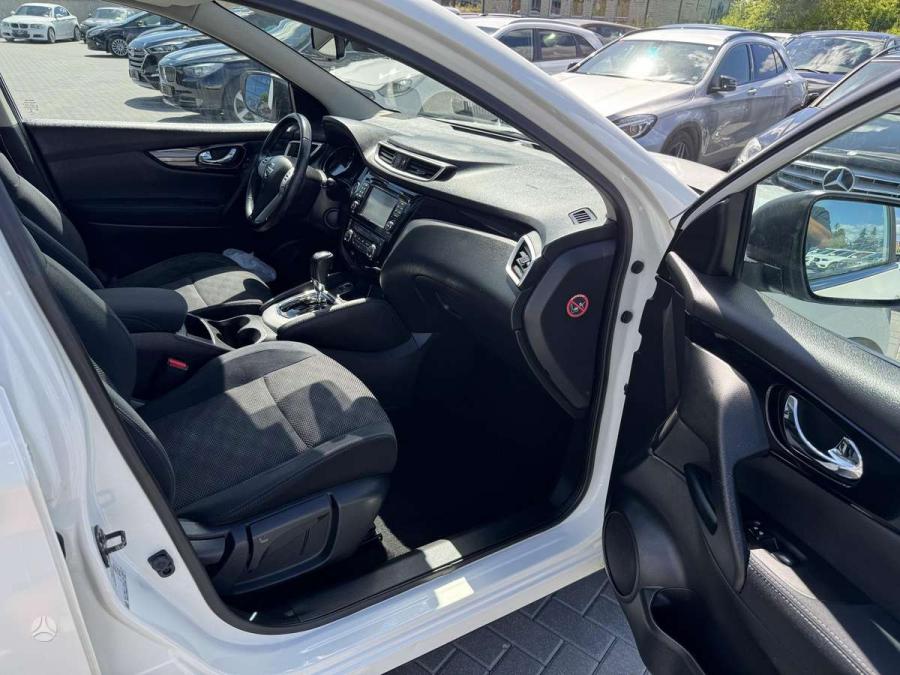 White Nissan Qashqai 2016 in Telschi, with an engine capacity of 1.60 L and mileage of 202 thousand km for 7700 €, photo 27 on AUTOMOTO.COM.LV