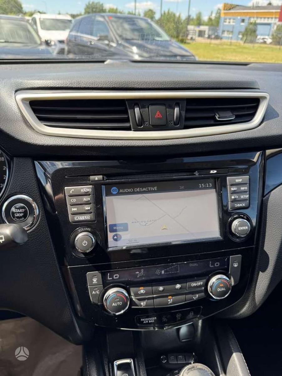 White Nissan Qashqai 2016 in Telschi, with an engine capacity of 1.60 L and mileage of 202 thousand km for 7700 €, photo 32 on AUTOMOTO.COM.LV