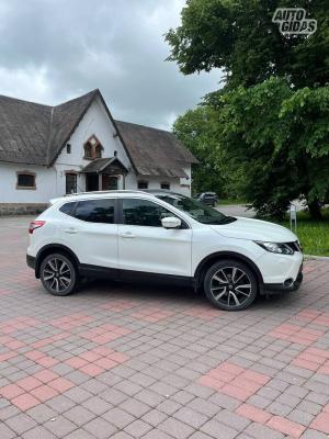 White Nissan Qashqai 2016 in Vilnius, with an engine capacity of 1.20 L and mileage of 163 thousand km for 8850 €, photo 3 on AUTOMOTO.COM.LV