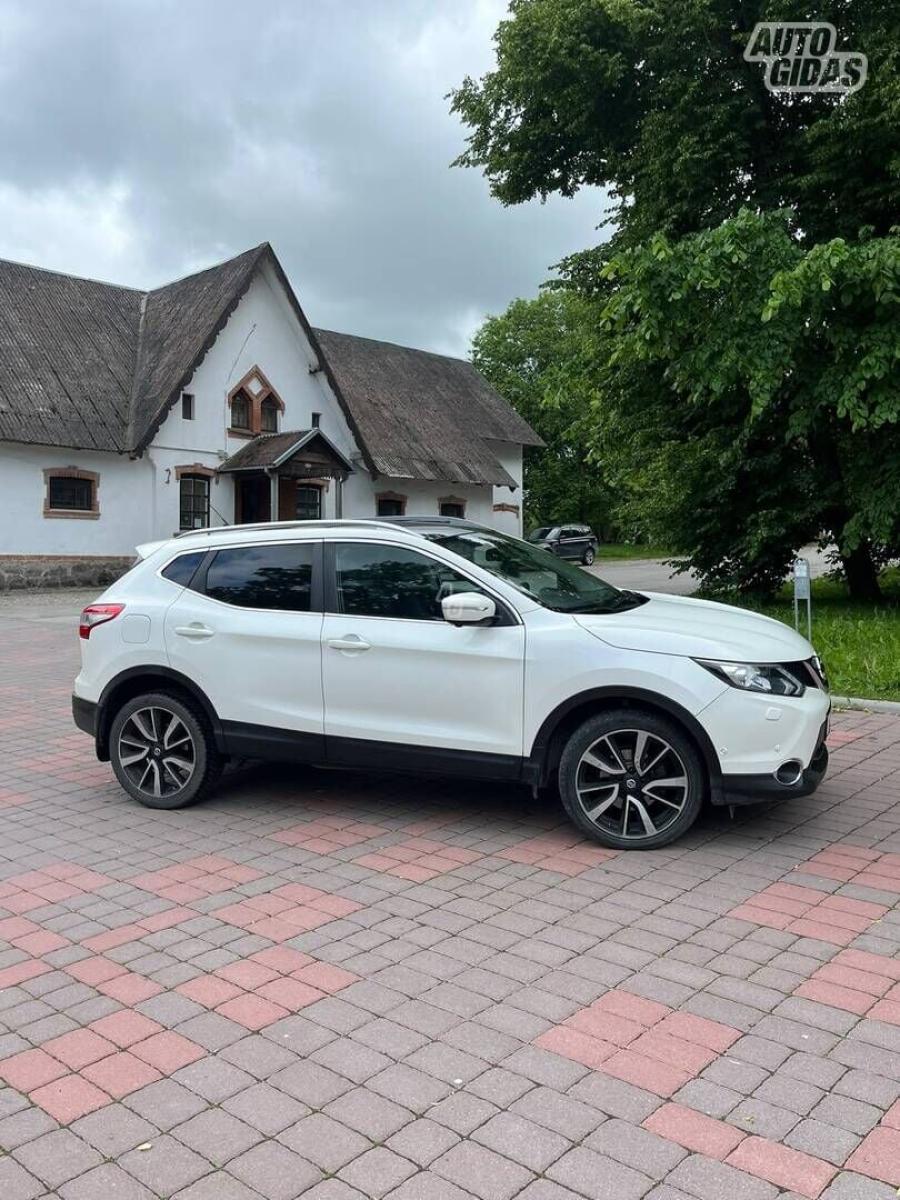 White Nissan Qashqai 2016 in Vilnius, with an engine capacity of 1.20 L and mileage of 163 thousand km for 8850 €, photo 3 on AUTOMOTO.COM.LV