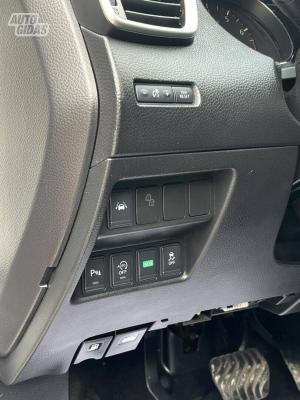 White Nissan Qashqai 2016 in Vilnius, with an engine capacity of 1.20 L and mileage of 163 thousand km for 8850 €, photo 8 on AUTOMOTO.COM.LV
