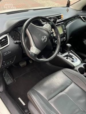 White Nissan Qashqai 2016 in Vilnius, with an engine capacity of 1.20 L and mileage of 163 thousand km for 8850 €, photo 9 on AUTOMOTO.COM.LV