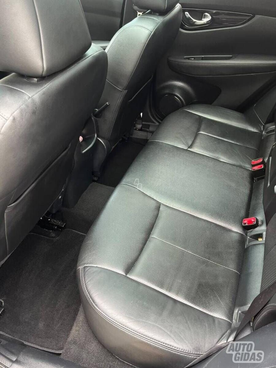 White Nissan Qashqai 2016 in Vilnius, with an engine capacity of 1.20 L and mileage of 163 thousand km for 8850 €, photo 12 on AUTOMOTO.COM.LV