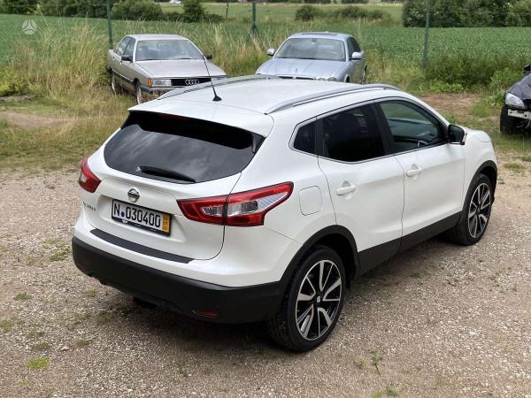 White Nissan Qashqai 2016 in Prienai, with an engine capacity of 1.60 L and mileage of 198 thousand km for 9999 €, photo 5 on AUTOMOTO.COM.LV