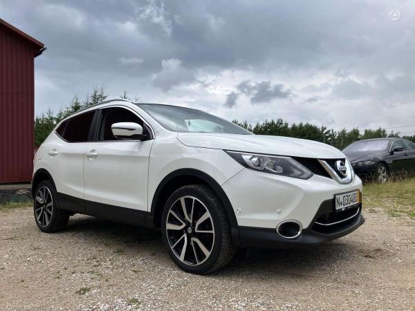 White Nissan Qashqai 2016 in Prienai, with an engine capacity of 1.60 L and mileage of 198 thousand km for 9999 €, photo 6 on AUTOMOTO.COM.LV