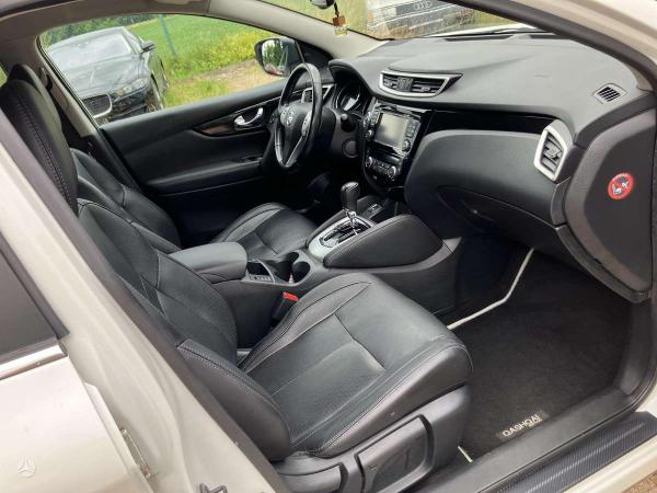 White Nissan Qashqai 2016 in Prienai, with an engine capacity of 1.60 L and mileage of 198 thousand km for 9999 €, photo 8 on AUTOMOTO.COM.LV