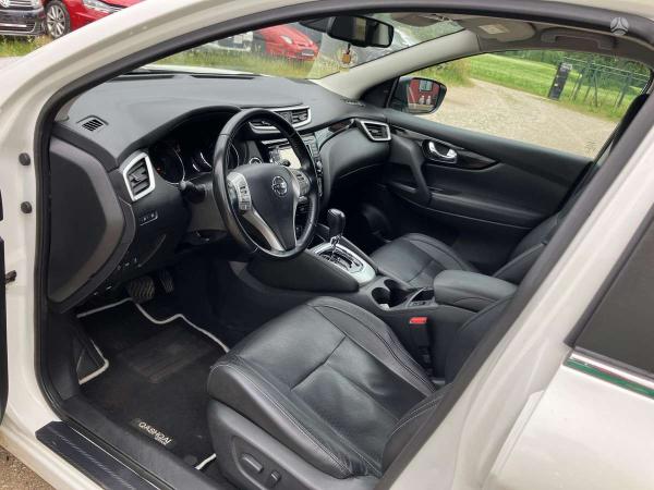 White Nissan Qashqai 2016 in Prienai, with an engine capacity of 1.60 L and mileage of 198 thousand km for 9999 €, photo 10 on AUTOMOTO.COM.LV
