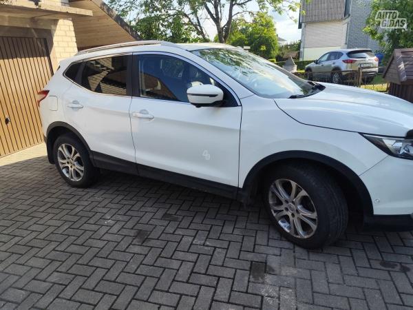 White Nissan Qashqai 2016 in Telschi, with an engine capacity of 1.60 L and mileage of 340 thousand km for 5500 €, photo 4 on AUTOMOTO.COM.LV