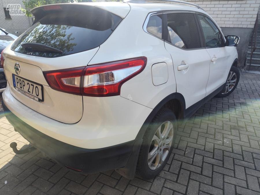 White Nissan Qashqai 2016 in Telschi, with an engine capacity of 1.60 L and mileage of 340 thousand km for 5500 €, photo 6 on AUTOMOTO.COM.LV