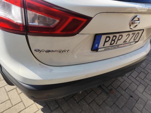 White Nissan Qashqai 2016 in Telschi, with an engine capacity of 1.60 L and mileage of 340 thousand km for 5500 €, photo 7 on AUTOMOTO.COM.LV