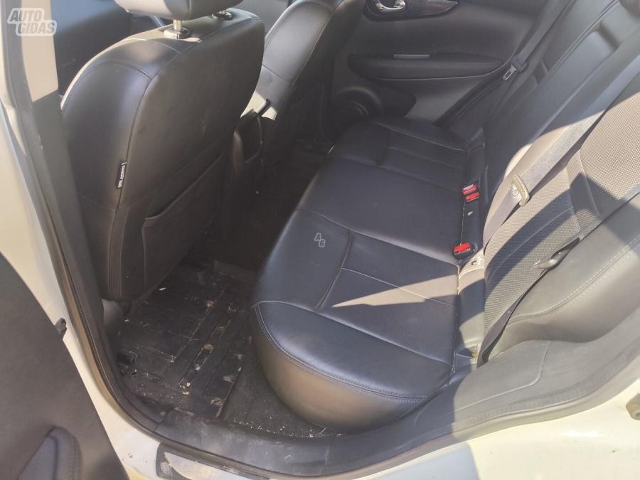 White Nissan Qashqai 2016 in Telschi, with an engine capacity of 1.60 L and mileage of 340 thousand km for 5500 €, photo 9 on AUTOMOTO.COM.LV