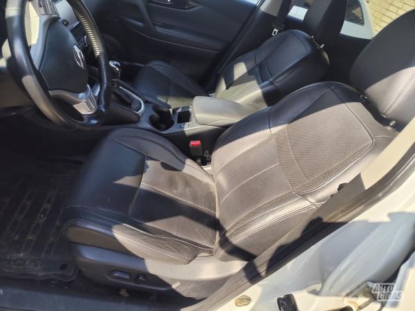 White Nissan Qashqai 2016 in Telschi, with an engine capacity of 1.60 L and mileage of 340 thousand km for 5500 €, photo 10 on AUTOMOTO.COM.LV