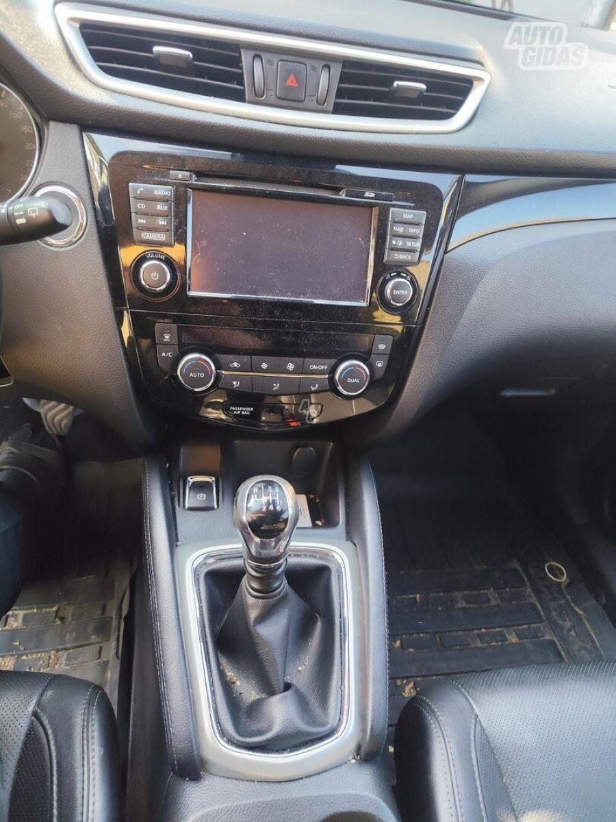 White Nissan Qashqai 2016 in Telschi, with an engine capacity of 1.60 L and mileage of 340 thousand km for 5500 €, photo 12 on AUTOMOTO.COM.LV
