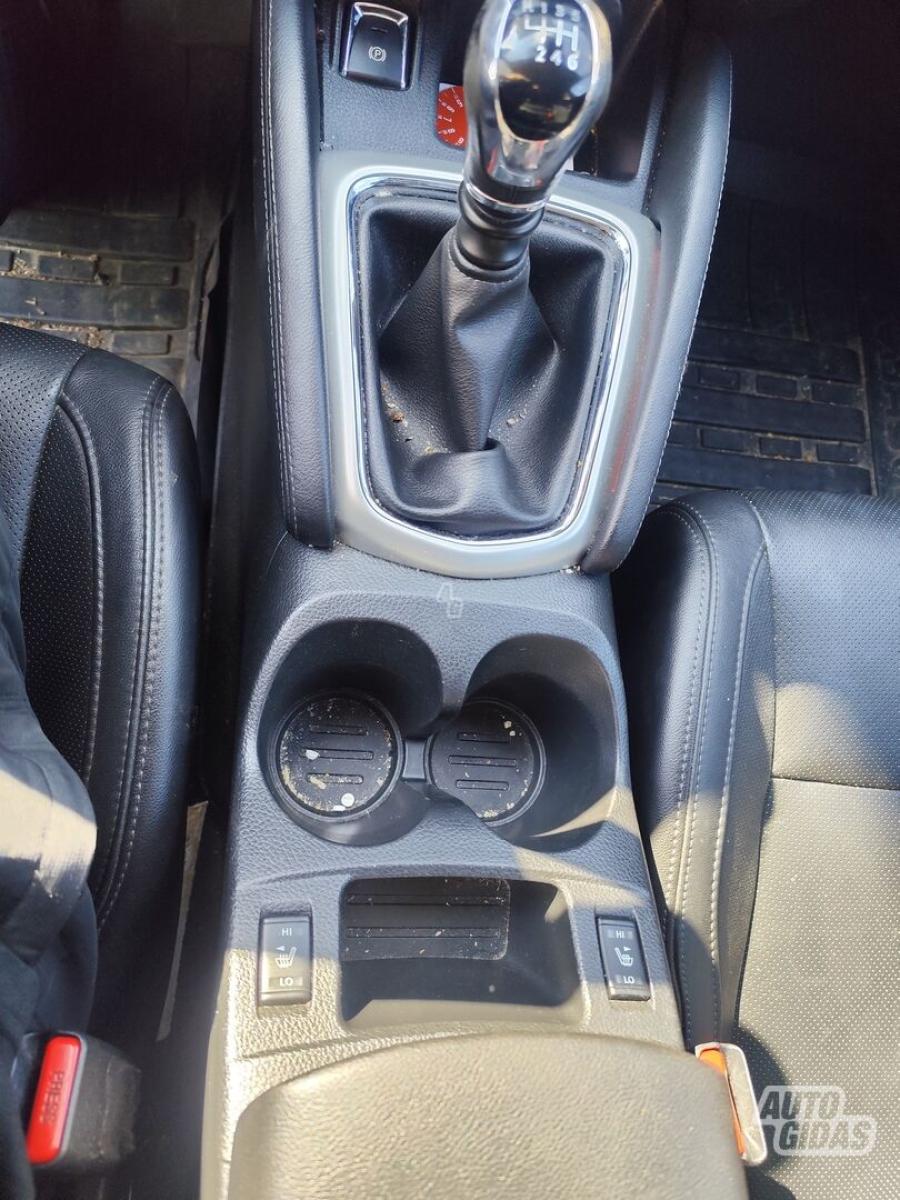 White Nissan Qashqai 2016 in Telschi, with an engine capacity of 1.60 L and mileage of 340 thousand km for 5500 €, photo 14 on AUTOMOTO.COM.LV