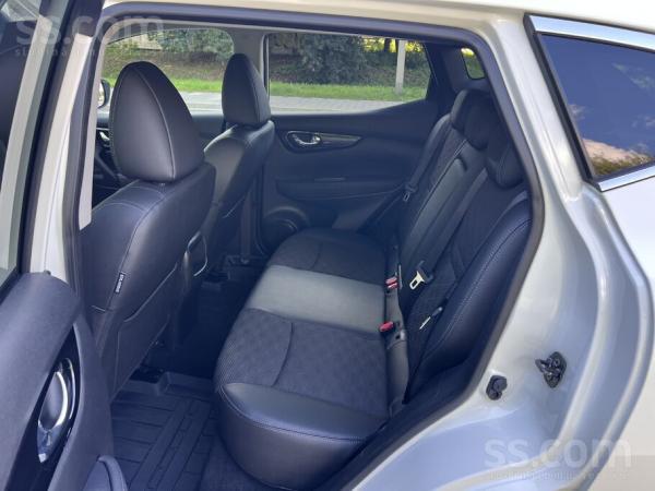 White Nissan Qashqai 2016 in Riga, with an engine capacity of 1.20 L and mileage of 99 thousand km for 8390 €, photo 6 on AUTOMOTO.COM.LV