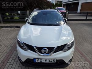 White Nissan Qashqai 2016 in Riga, with an engine capacity of 1.60 L and mileage of 239 thousand km for 9700 €, photo 5 on AUTOMOTO.COM.LV