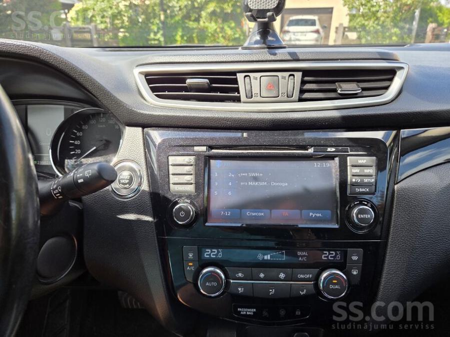 White Nissan Qashqai 2016 in Riga, with an engine capacity of 1.60 L and mileage of 239 thousand km for 9700 €, photo 9 on AUTOMOTO.COM.LV