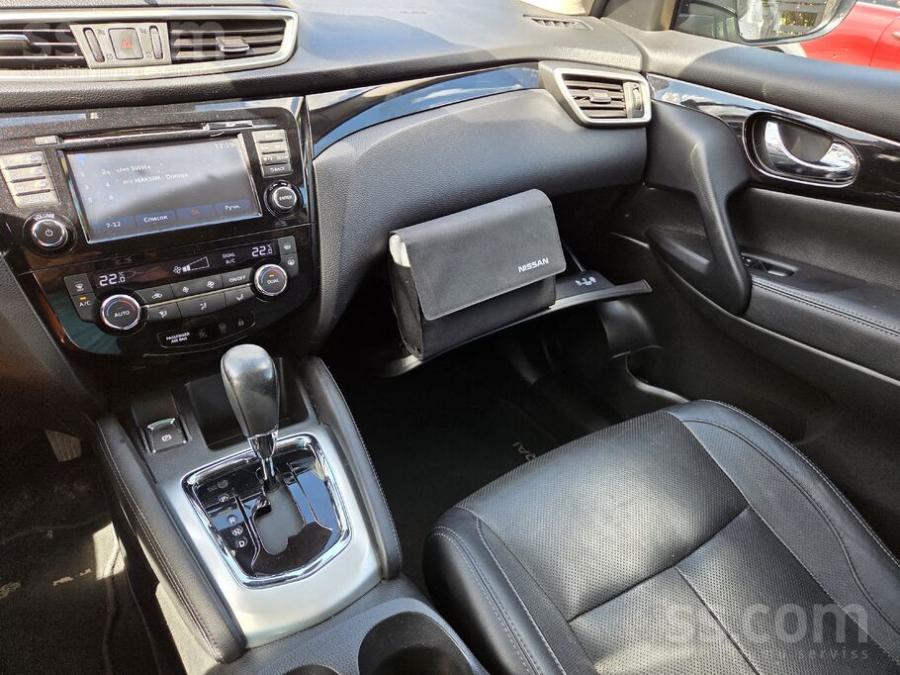 White Nissan Qashqai 2016 in Riga, with an engine capacity of 1.60 L and mileage of 239 thousand km for 9700 €, photo 10 on AUTOMOTO.COM.LV