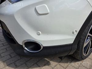 White Nissan Qashqai 2016 in Riga, with an engine capacity of 1.60 L and mileage of 239 thousand km for 9700 €, photo 19 on AUTOMOTO.COM.LV