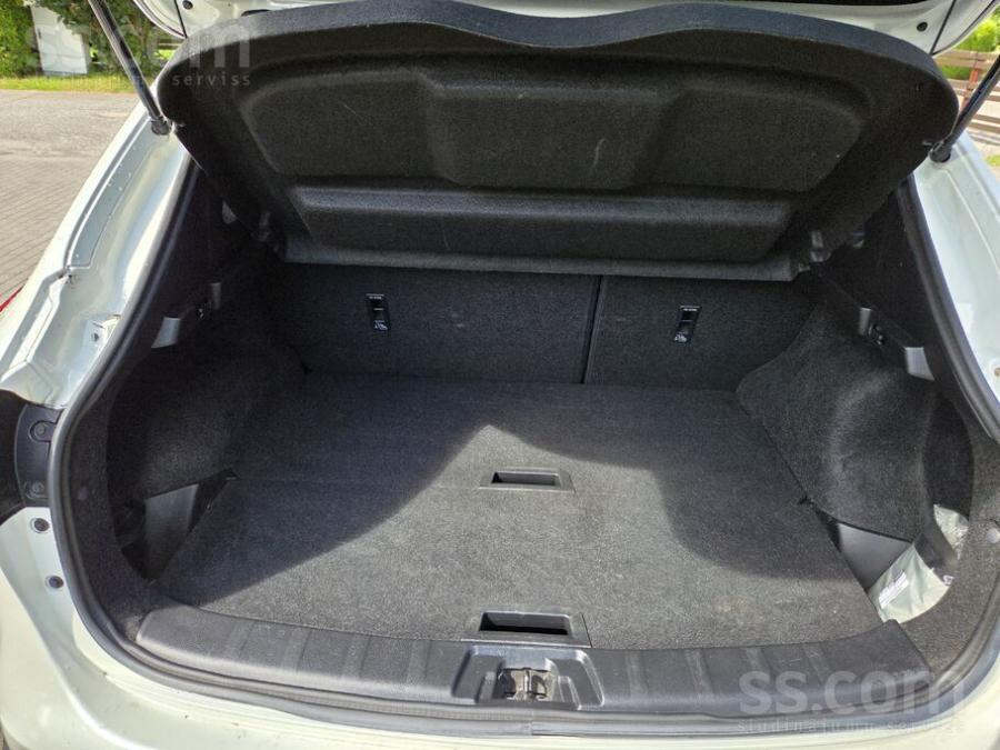 White Nissan Qashqai 2016 in Riga, with an engine capacity of 1.60 L and mileage of 239 thousand km for 9700 €, photo 22 on AUTOMOTO.COM.LV