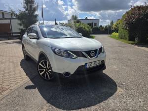 White Nissan Qashqai 2016 in Riga, with an engine capacity of 1.60 L and mileage of 239 thousand km for 9700 €, photo 25 on AUTOMOTO.COM.LV