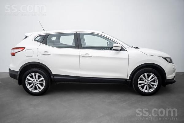 White Nissan Qashqai 2016 in Tallinn, with an engine capacity of 1.20 L and mileage of 102 thousand km for 9998 €, photo 6 on AUTOMOTO.COM.LV