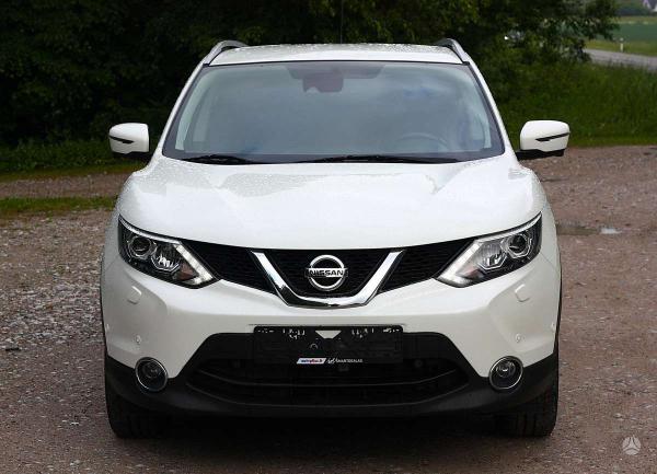 White Nissan Qashqai 2016 in Kretinga, with an engine capacity of 1.20 L and mileage of 142 thousand km for 9499 €, photo 4 on AUTOMOTO.COM.LV